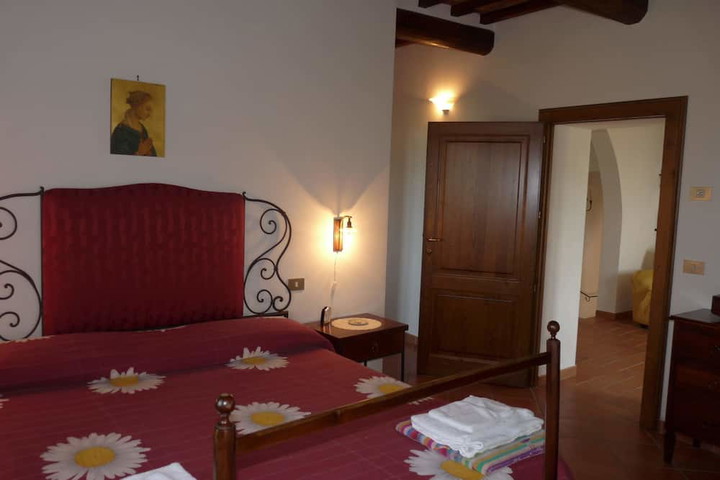 Farmhouse, Private Garden And Fenced Swimming Pool On Tuscany-umbria Border - Chiusi