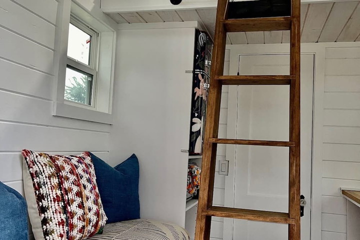Tiny Home! With Great Layout!  Unique Stay Nurses Welcomed - Houston, TX