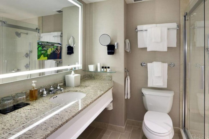 King Suite | Seaport Boston | Waterfront Seaport District, Harborwalk - Lynn