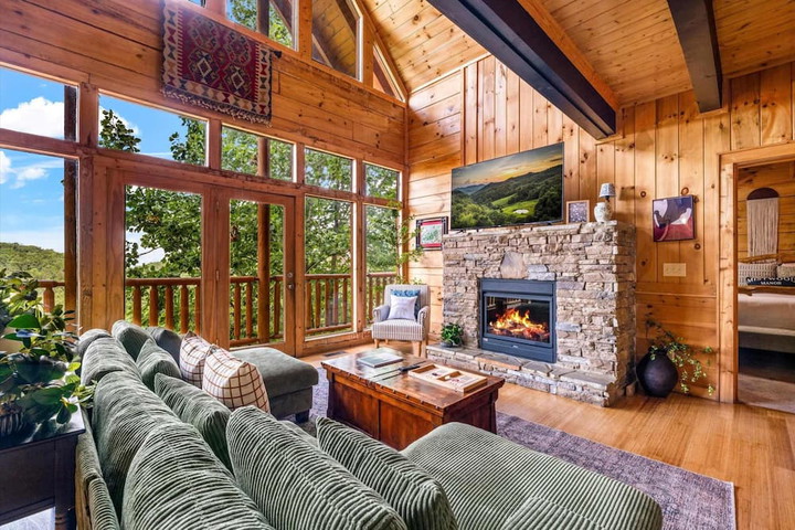 Mistwood Manor | Hot Tub  Sauna  Game Room - Townsend, TN