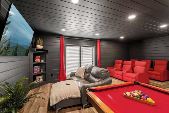 Luxe Themed Cabin | Theater | Hot Tub | Mtn Views | Sleeps 18+ - Pigeon Forge, TN