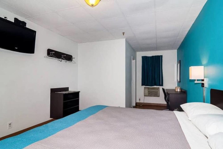 1 Queen Bed | Smoking - White Plains, NY