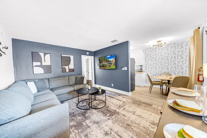 Water View Condo With Parking - Coconut Creek, FL