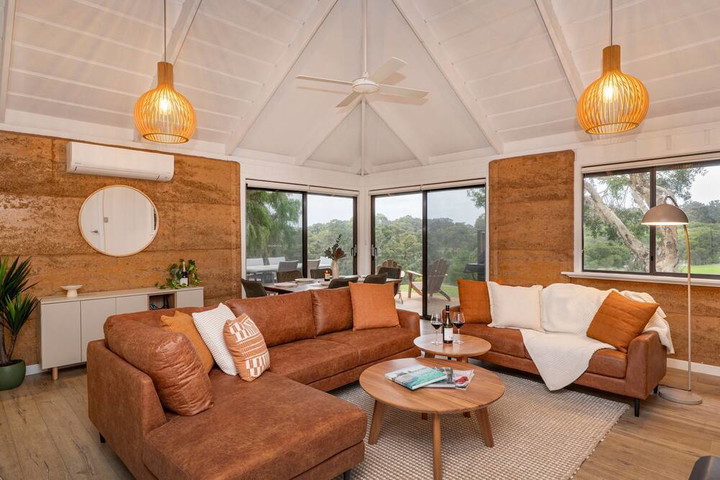 Swings Vineyard Chalet | Luxury Winery Escape For 4 - Dunsborough