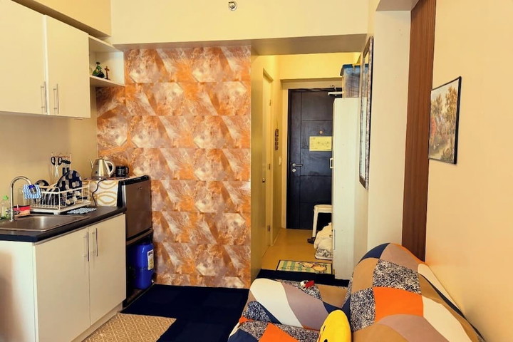 Modern Cozy Condo | Stunning Pool View | Prime City Location - Iloilo City