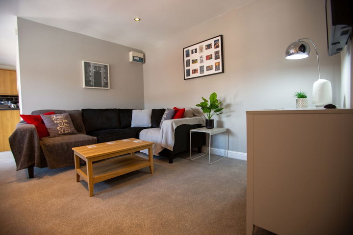 Mycroft 2 Bed Apartment - Abergavenny