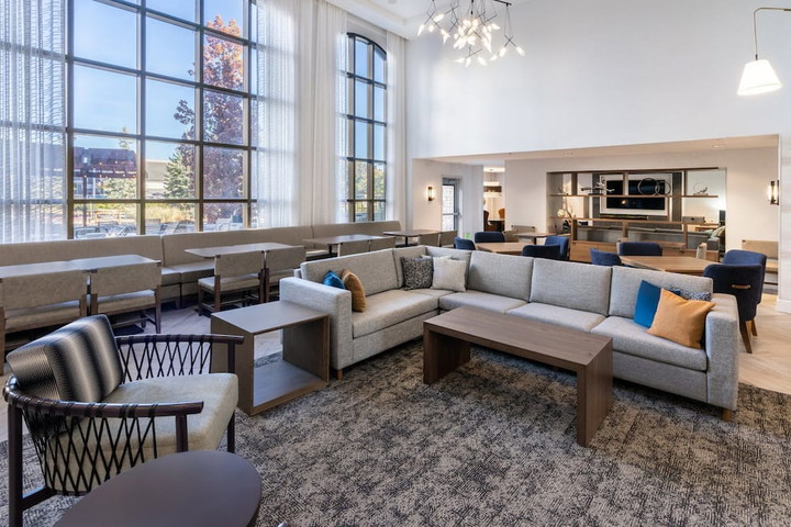 Accessible King Suite W/ Tub | Daily Breakfast! - Denver, CO