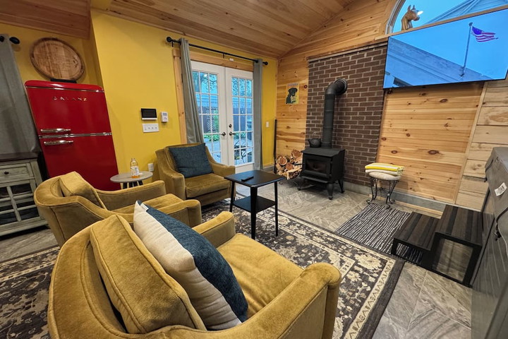 Soothing Carriage House With Hot Tub In Charming Stratford - Bridgeport, CT