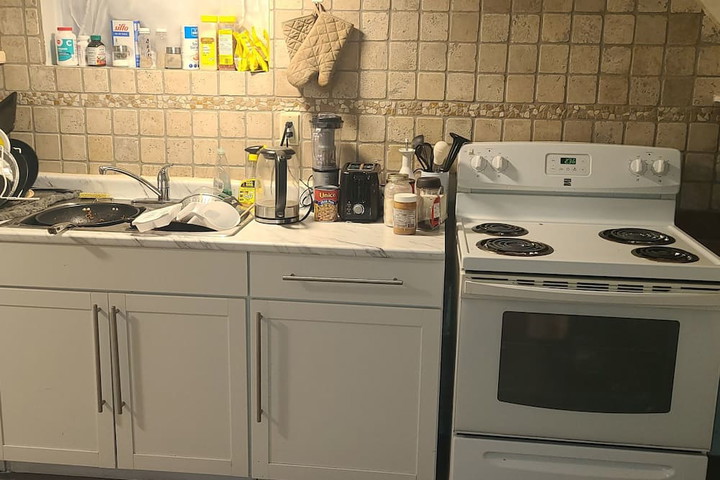 Cozy Bl1 Bedroom Basment In Newmarket All Amenities + Playstation 4 & Netflix - Bradford, ON, Canada
