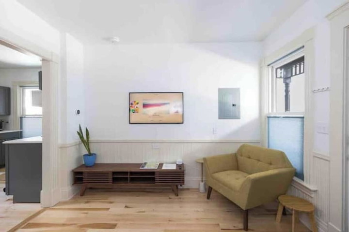 Cityscape Sanctuary: Parking+laundry - Burlington, VT
