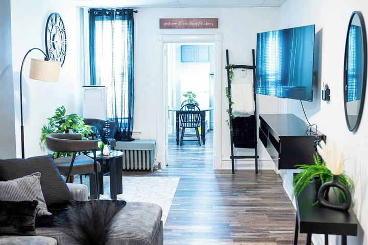 Cozy Grey Haven Apartment - Reading, PA