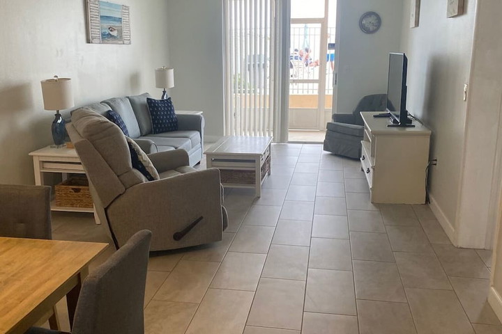 Oceanfront 1br Condo Ground Floor Pool View Steps To Beach, Unit 102 - Melbourne Beach, FL