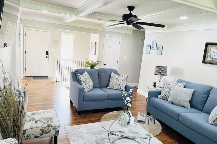 Superb 4br-suite Nkc Near Kc Chiefs, World Cup, Airport & Downtown Fun - Kansas City, MO