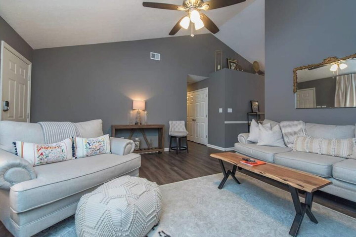 Where Urban Meets Horses And Bourbon , Is Exactly Where You Will Find This Adorable Lexington Home In 40514. Sky Beauty Is A 3 Bedroom, 2 Bathroom Home Features A Fenced In Backyard, Updated Kitchen, Comfortable Living Room, Apple Tv, And So Much Mor - Lexington, KY