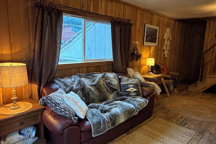 Peaceful 2-bedroom House In Lovely Wallace Perfect For Cozy Getaway - Kellogg, ID