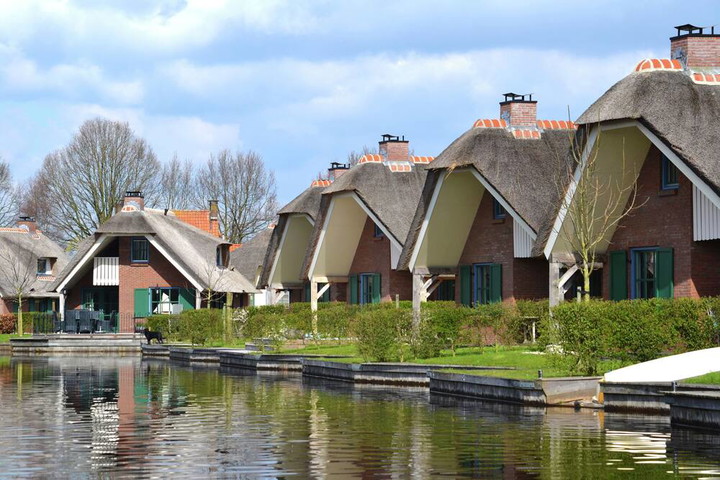 Villa Aan Het Water Met Privé-aanlegsteiger - Meppel