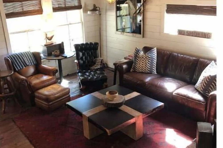 Cozy Cottage Nestled On Waters Edge - Peachtree City, GA