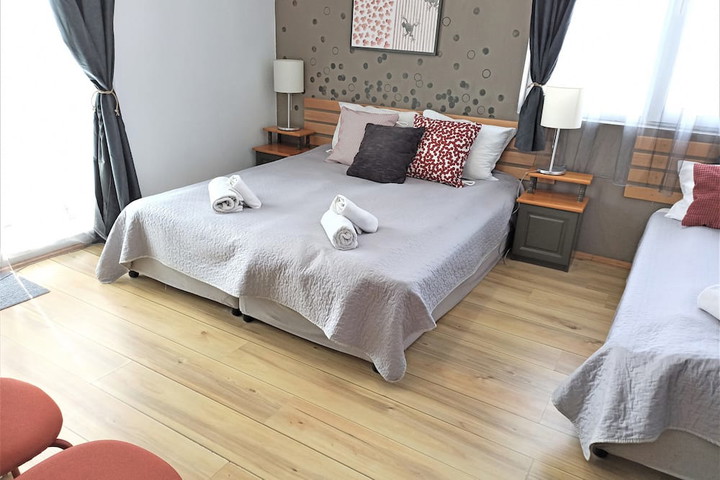 Spacious 6-bedroom House With Ac And Wifi In Pomorie, 5 Min Walk To The Beach. - Pomorie