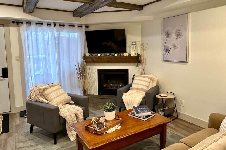 Tranquil Centrally Located Townhome Sleeps 6 - Collingwood