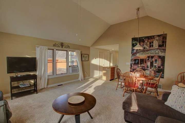 Suttons Bay Village View Apartment - Suttons Bay, MI