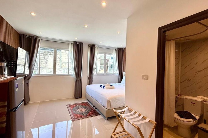 Superior Room Patong Beachfront - Patong Beach