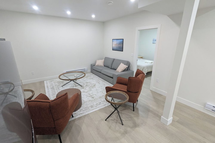 {Greystone Retreat} Walk To River, Downtown, Rec Center - Cochrane