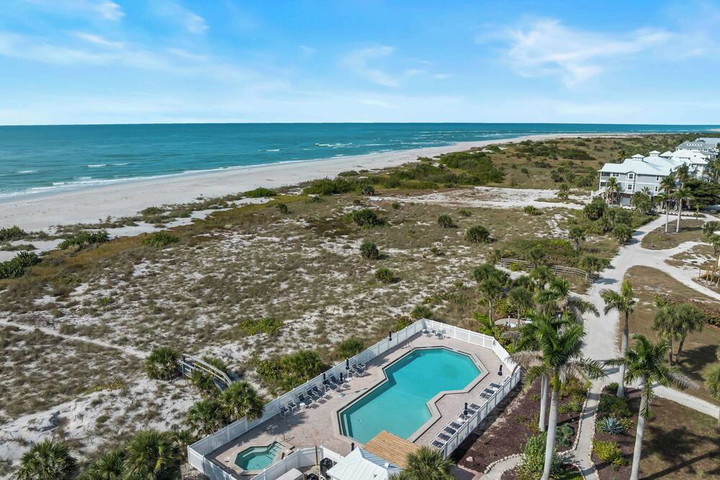 Breathtaking View From This Villa, Close To Restaurant! B3723b - Englewood, FL