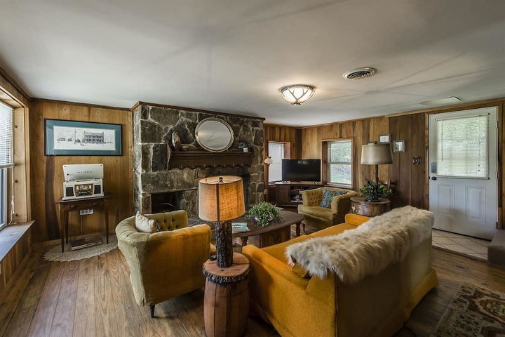 Rustic Cabin | 30 Miles From Nashville - Nashville, TN