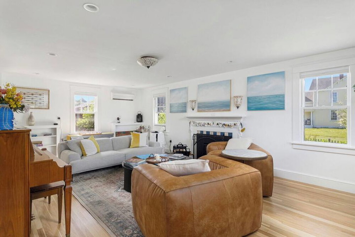 Walk To The Beach - Serene Coastal Country Cottage - Rhode Island