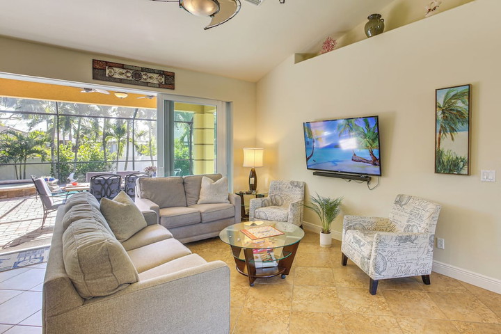 Saltwater Pool & Spa! Tropical Cape Coral Retreat - Cape Coral, FL