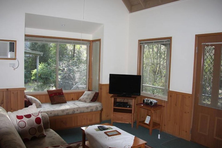 Shadybrook Alpine Cottage One Bedroom No 3 In Gardens Adjoining The Ovens River - Harrietville