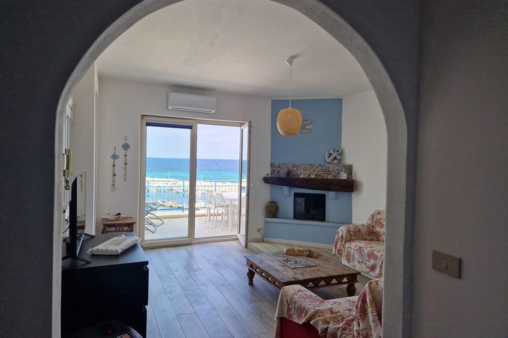 A Beautiful Attic Room Right By The Sea. Breathtaking View - Palermo