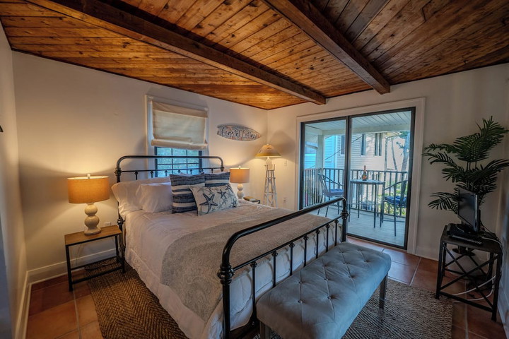 On The Beachretreat On The Sand2 Units Upstairs And Downstairs, Sleeps 6 - Clearwater, FL