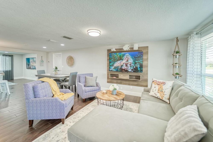 Summer Gem -Free Heated Pool -3b-2br King-q-2twin-sb -Patio-cozy Fire Pit-bbq - Apollo Beach, FL