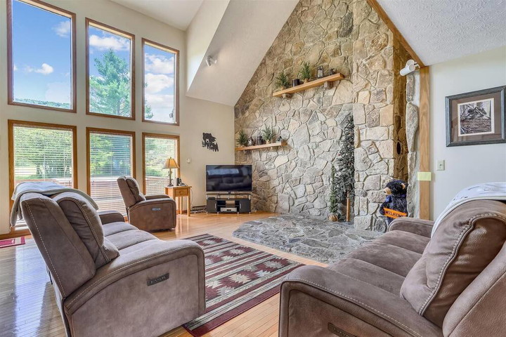 Skiing, Biking, Boating, And Hiking At Rock Wall Inn! - Canaan Valley, WV