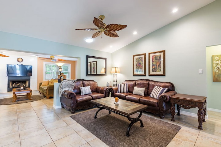 Tropical Retreat Near Beaches With Amazing Pool, Cabana, Hot Tub & Patio Areas! - Tarpon Springs, FL