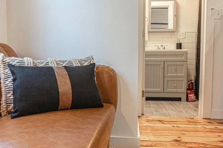 Campfire Cottage: Fireplace, Fire Pit & No Chores! - Woodstock, NY