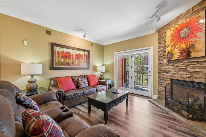 Baskins Creek 302 Sleeps 8 | Walk To Gatlinburg Parkway, Pool & Hot Tub - Gatlinburg, TN