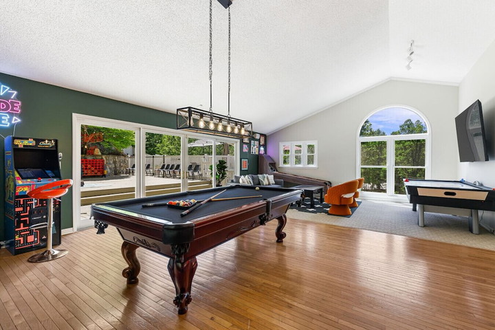 Asheville Luxury Smoky Mountain Cabin With Hot Tub - Lake Junaluska, NC