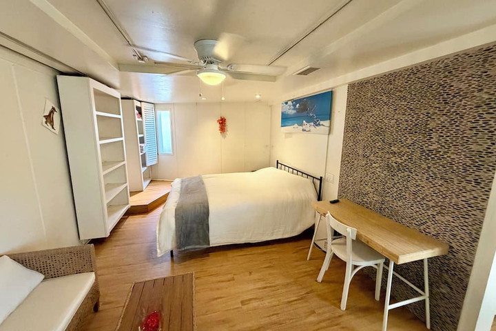 Spacious Studio Apartment 2 Blocks To Beach, Town - Laguna Beach, CA