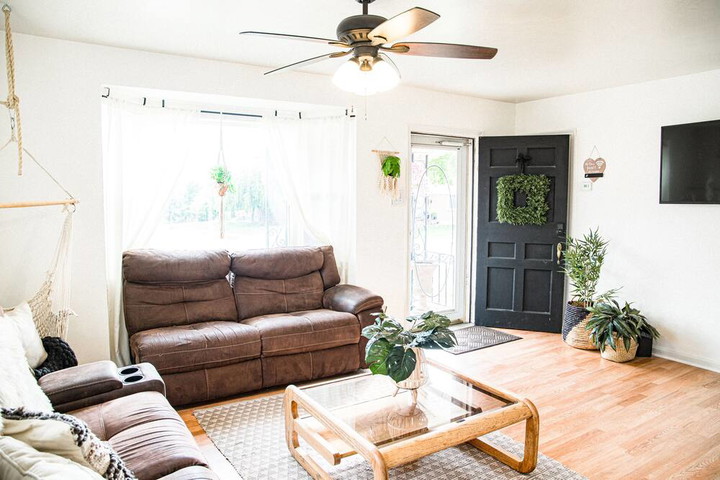 Cozy 4br Home Two Living Spaces & Great Access - Layton, UT