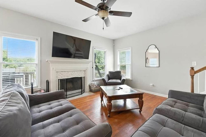 Beautiful Downtown Brick Road Home Oasis With Stadium View - Atlanta, GA