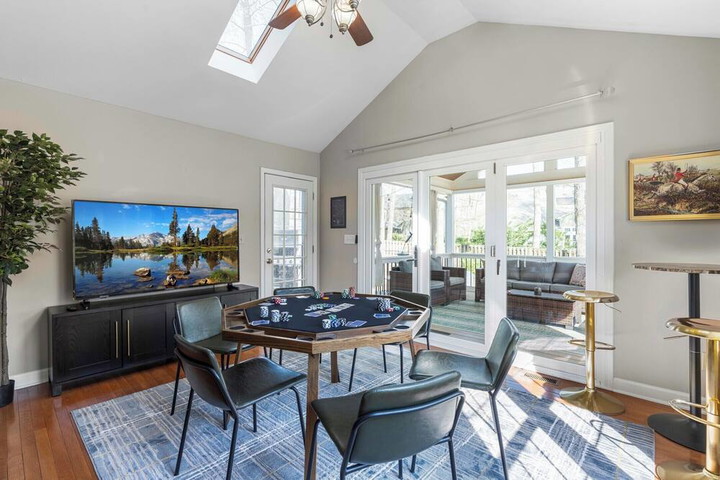 3000sqft 5b3.5b Retreat Near Lenovo Center - Upscale 3 King Beds - Cary, NC