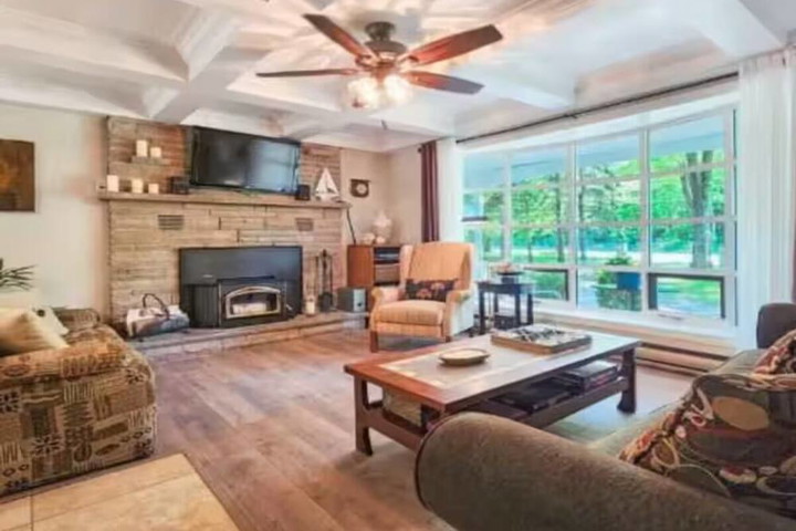 Spacious, Renovated Beach House - Sauble Beach
