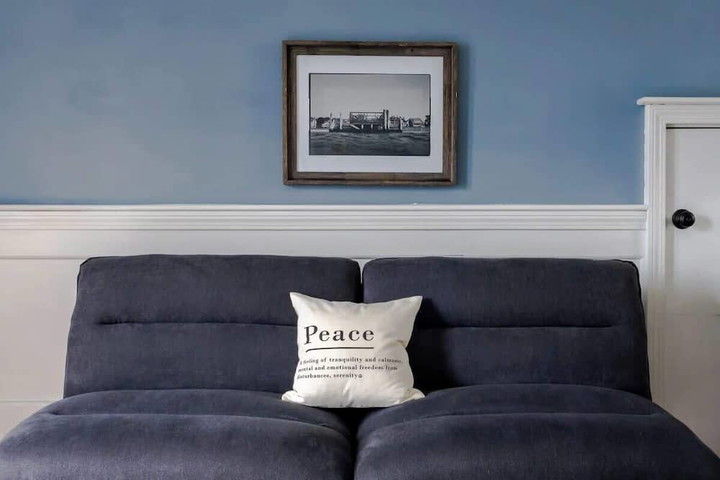Newport Beach Loft Stay - Tiverton, RI
