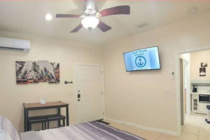 #24 Urban Comfort Suite For Two People - Tampa