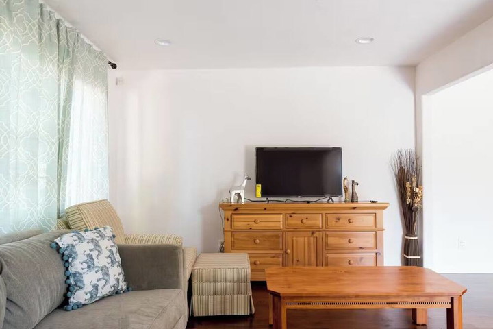 2400 - 3b2b Gated House Near Zoo Coliseum Fwy Bart - Alameda, CA