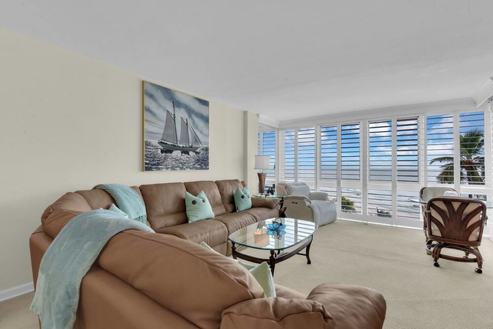 Beachfront Escape In The Moorings | Gulf Views & Coastal Breeze - Naples, FL
