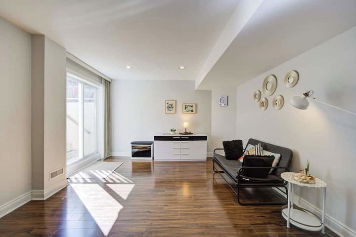 Cozy North York 2br With Free Parking, Sleeps 5 - Markham