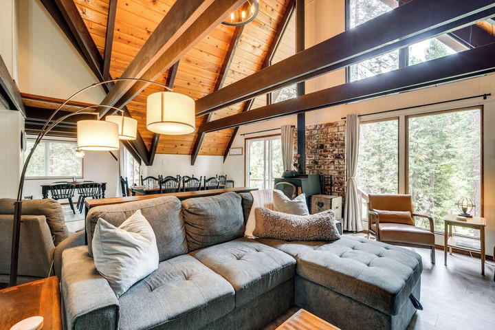 Sleek Blue Lake Springs Retreat W/ Deck & Yard! - Arnold, CA